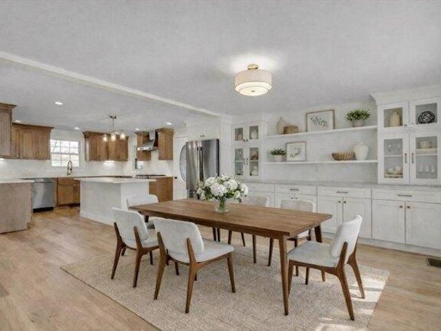 5 bedroom, Walpole MA 02081 104333116
