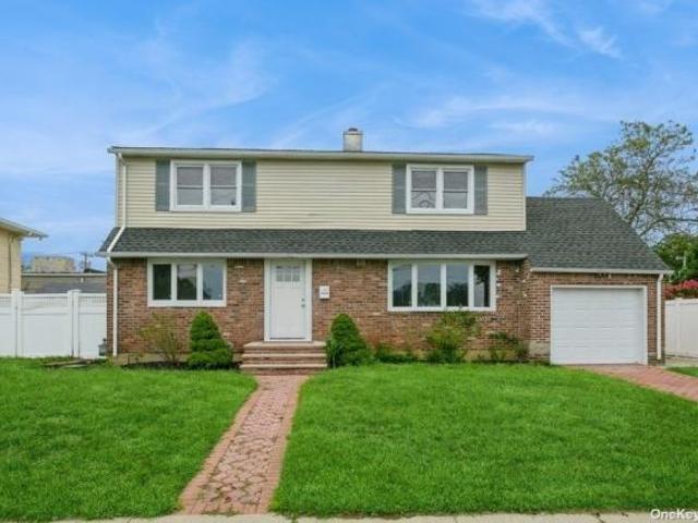 5 bedroom, Wantagh NY 11793 LS72692297