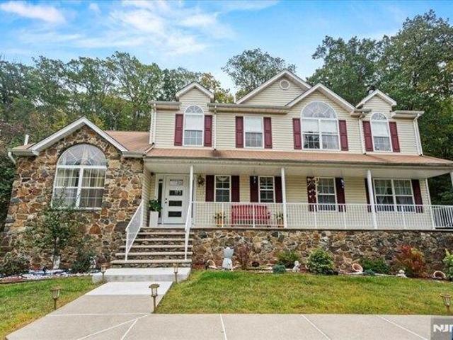 5 bedroom, West Milford NJ 07480 104831325