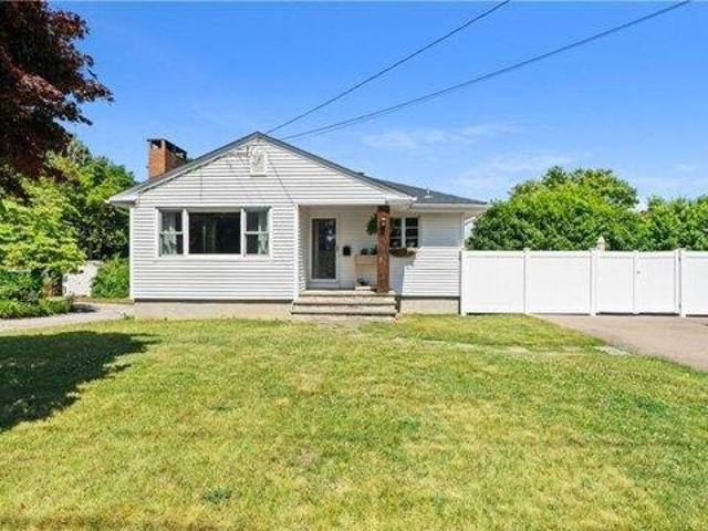 5 bedroom, Westerly RI 02891 104408201