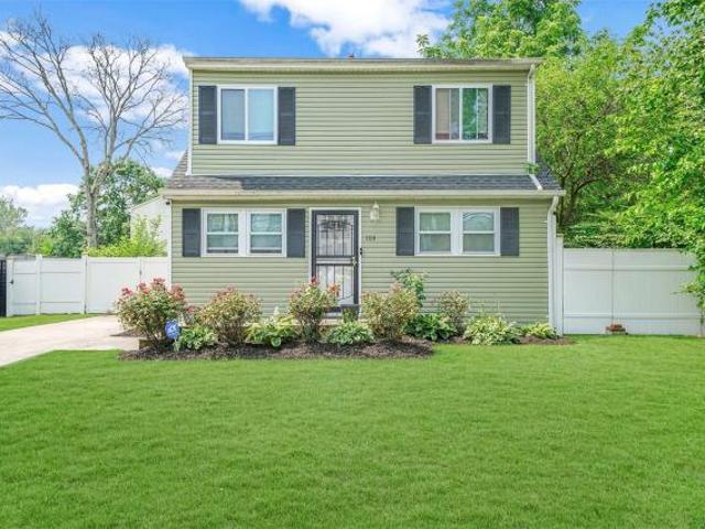 5 bedroom, Wyandanch NY 11798 LS72691943