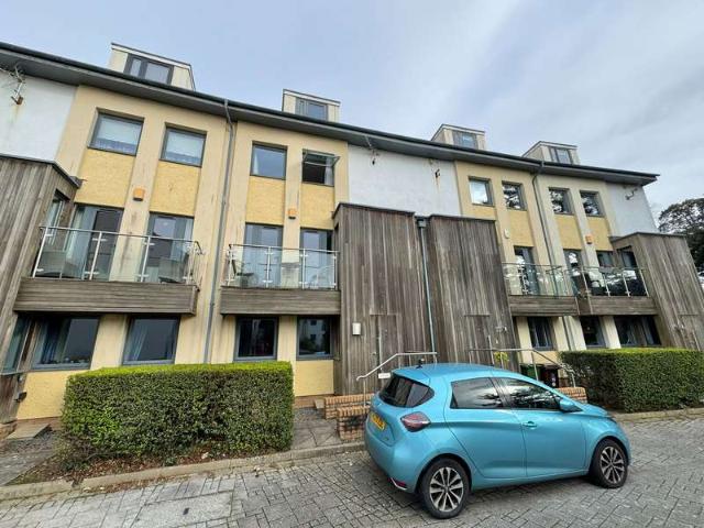 5 Bedroom Town House