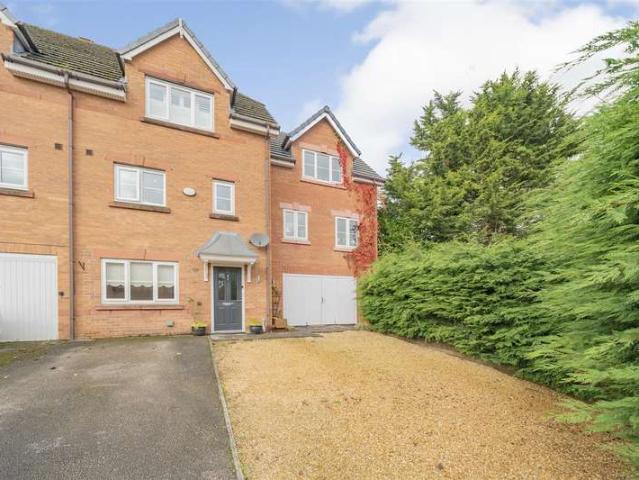 5 Bedroom Town House