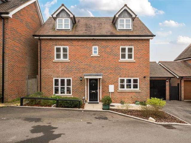 5 Bedroom Town House