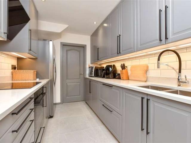 5 Bedroom Town House