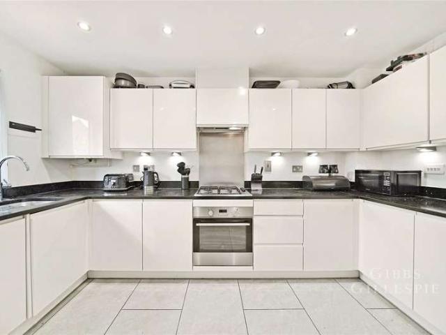 5 Bedroom Town House