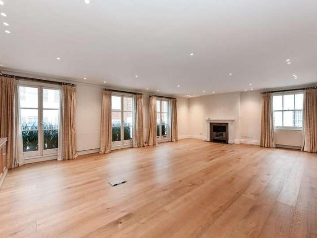 5 Bedroom Town House