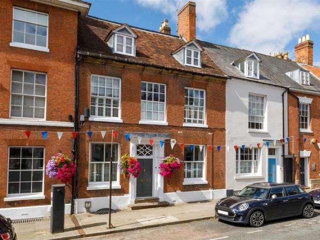 5 Bedroom Town House