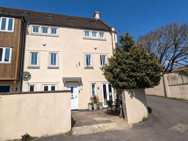 5 Bedroom Town House
