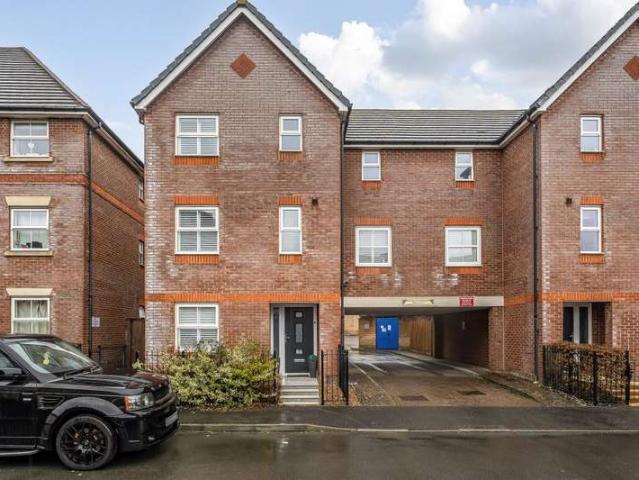 5 Bedroom Town House