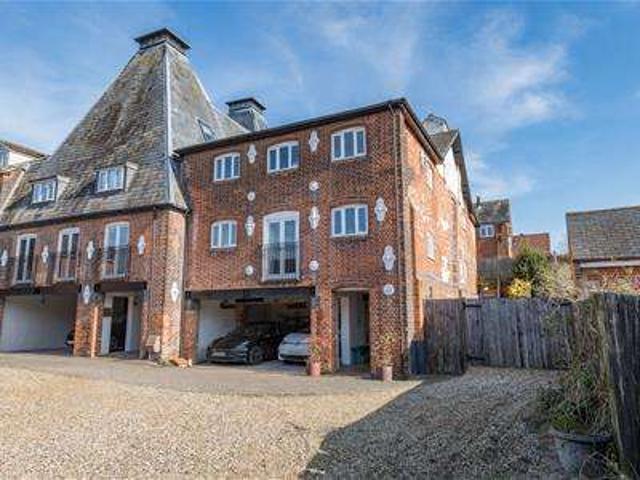 5 Bedroom Town House