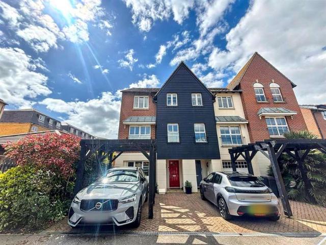 5 Bedroom Town House