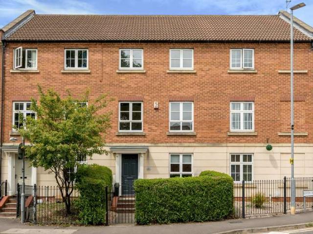 5 Bedroom Town House