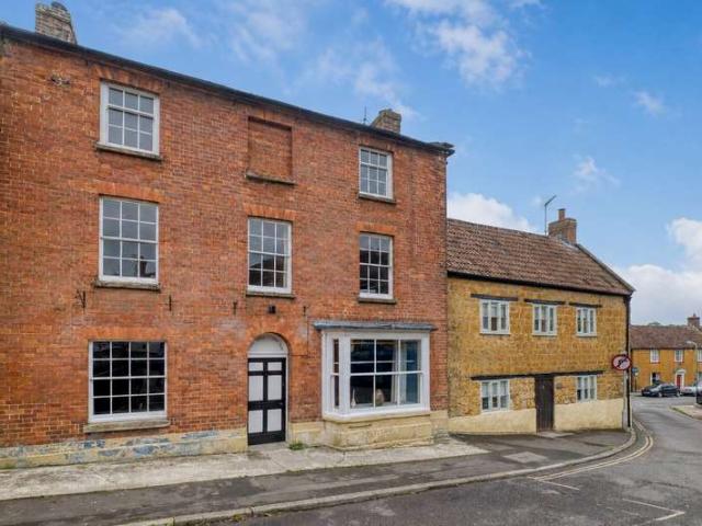 5 Bedroom Town House