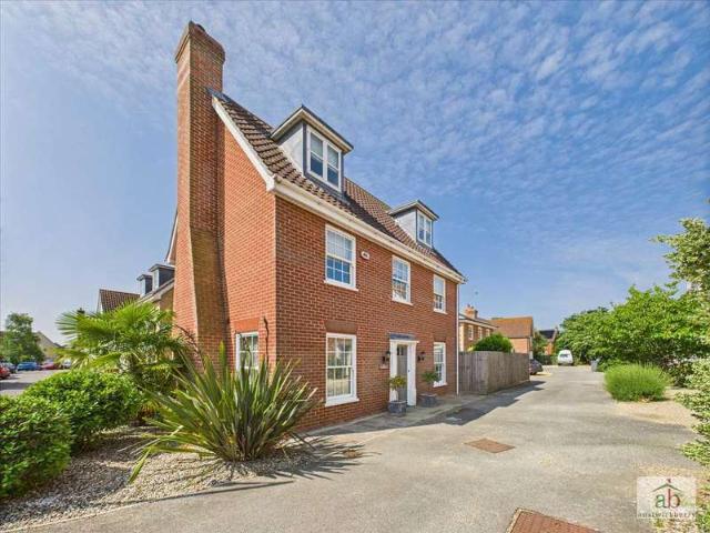 5 Bedroom Town House