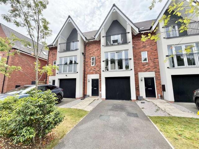 5 Bedroom Town House