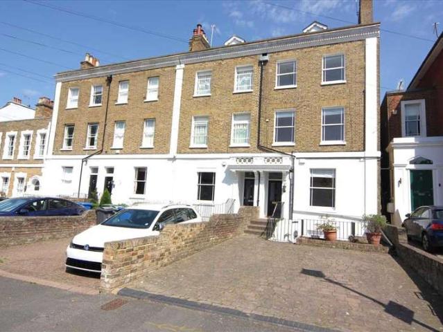 5 Bedroom Town House
