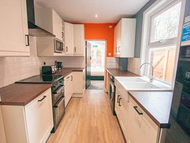 5 Bedroom Town House To Rent In Wilkinson Avenue, Beeston, NG9