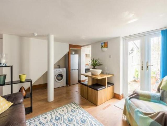 5 bedroom town house for sale in Warwick Road, Worthing, BN11