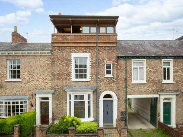5 Bedroom Town House For Sale In York