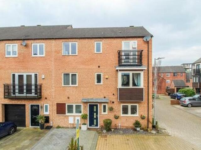 5 Bedroom Town House For Sale In Allerton Bywater