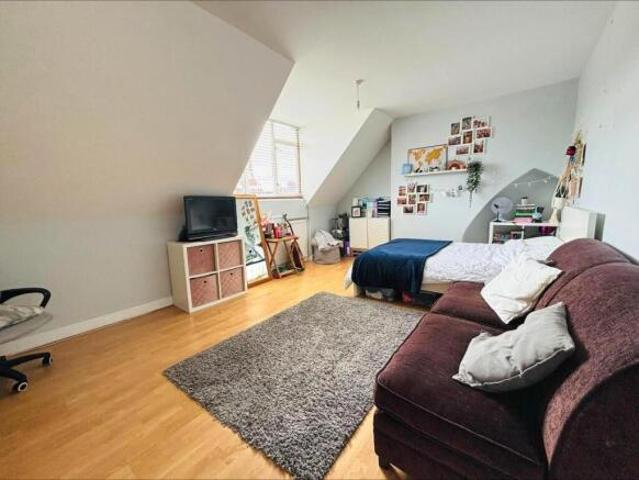 5 bedroom town house for sale in Broadway, Abington, Northampton NN1