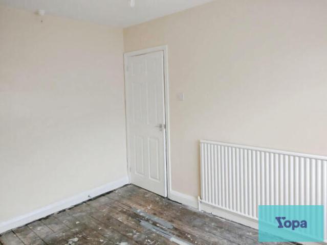 5 bedroom town house for sale in Collinson Road, Goldenhill, Stoke on trent, ST6