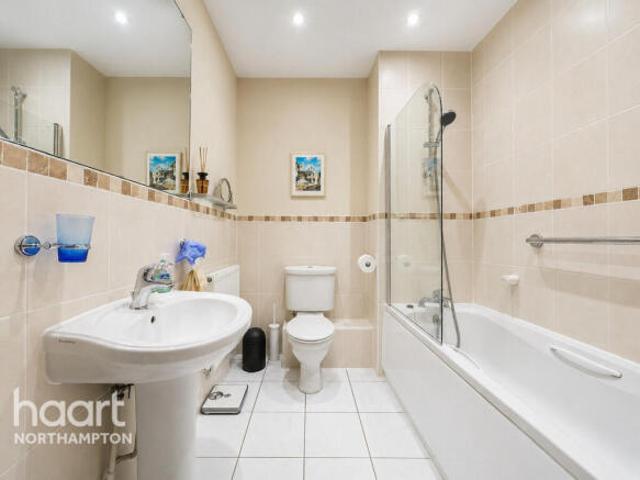 5 bedroom town house for sale in High Street, Northampton, NN5