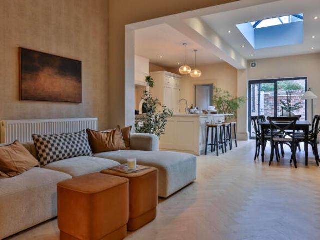 5 bedroom town house for sale in Marlborough Grove, York, YO10