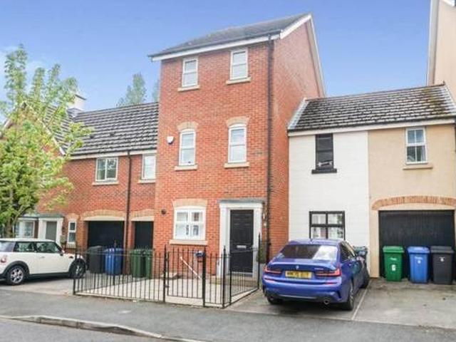 5 bedroom town house for sale in Millbrook Close Warrington WA3