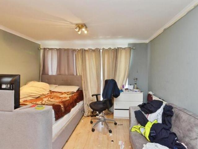 5 bedroom town house for sale in Mullion Place, Fishermead, Milton Keynes, MK6
