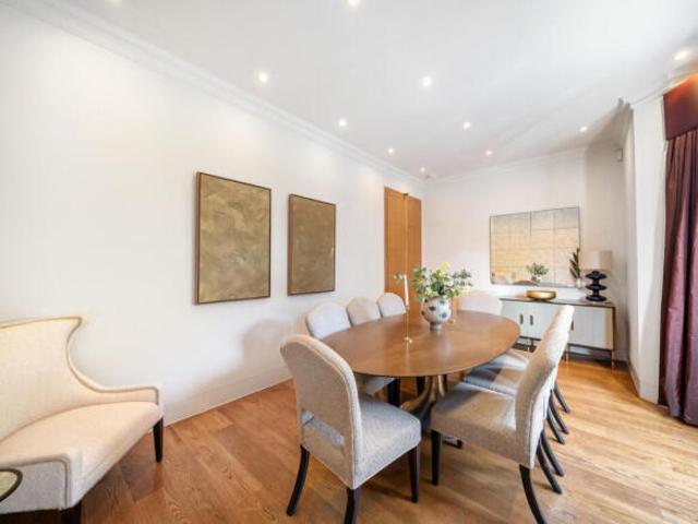 5 bedroom town house for rent in Tite Street, Chelsea, SW3