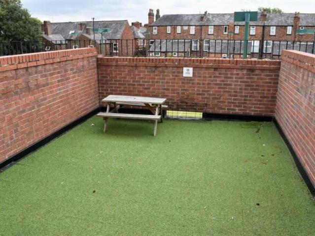 5 bedroom town house for rent in Wellington Road, Manchester, M14