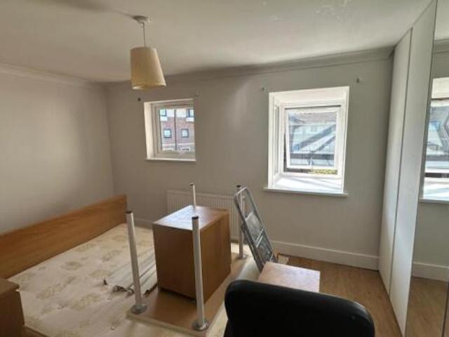 5 bedroom town house for rent in Barnfield Place, London E14