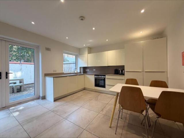 5 bedroom town house for rent in Barnfield Place, Tower Hamlets, London, E14