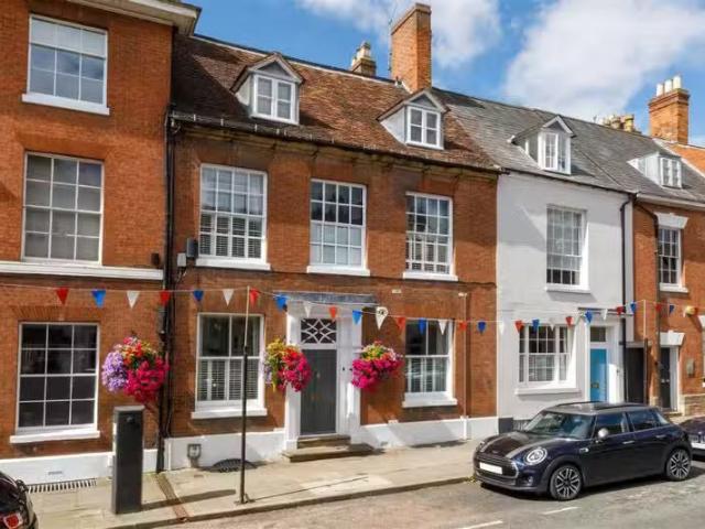 5 bedroom town house for rent in Church Street, Warwick, CV34