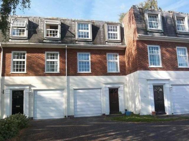 5 bedroom town house for rent in Close to Uni Victoria Street TW20