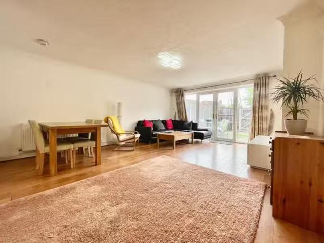 5 bedroom town house for rent in Howard Walk, Warwick, CV34