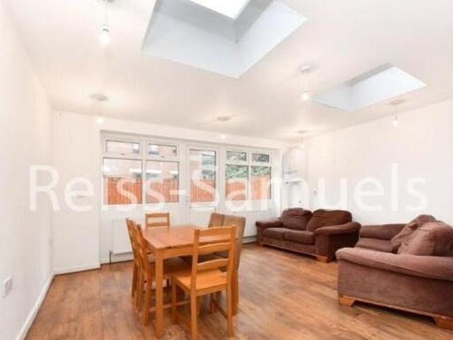 5 Bedroom Town House For Rent In London
