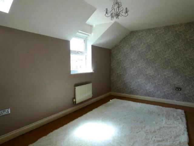 5 bedroom town house for rent in Moor Top, Drighlington, BD11