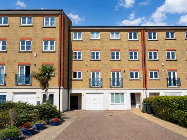 5 bedroom town house for rent in St. Kitts Drive, Eastbourne, BN23 5TL, BN23