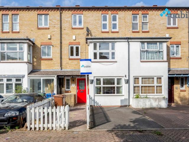 5 Bedroom town house in SE1 zone 1 with 2 bathroom
