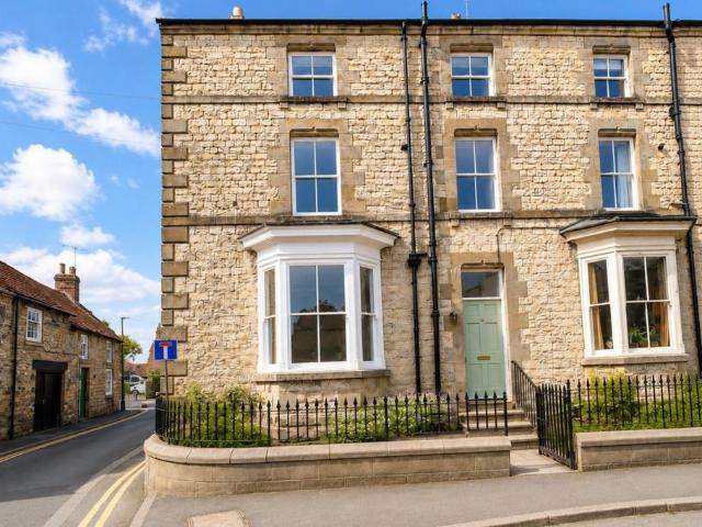 5 bedroom townhouse for sale
