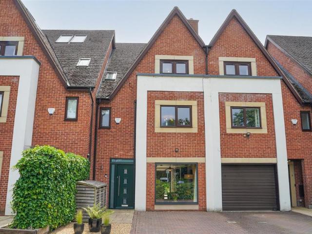 5 bedroom townhouse for sale