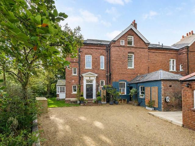 5 bedroom townhouse for sale