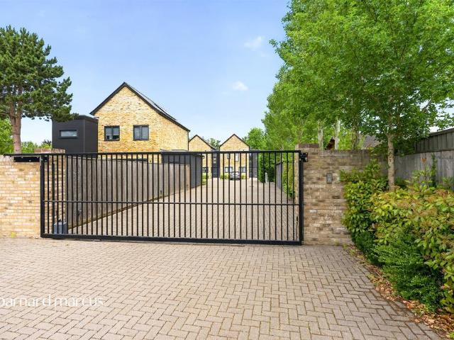 5 bedroom townhouse for sale