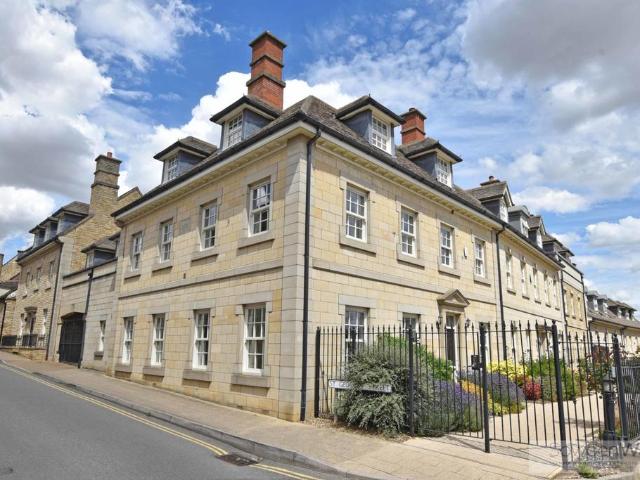 5 bedroom townhouse for sale