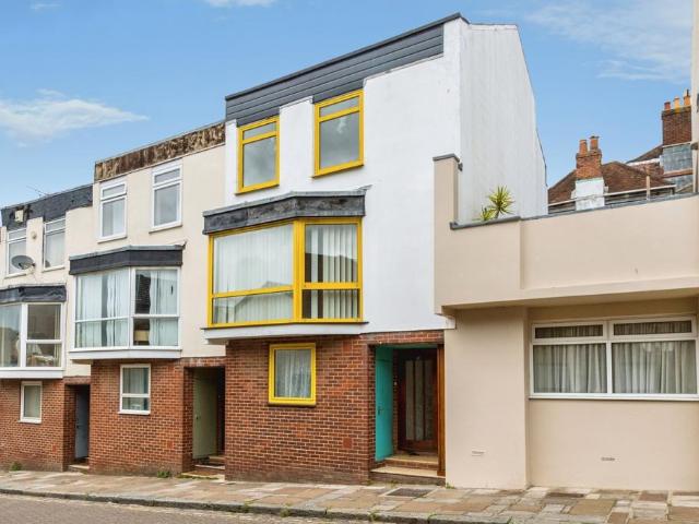 5 bedroom townhouse for sale
