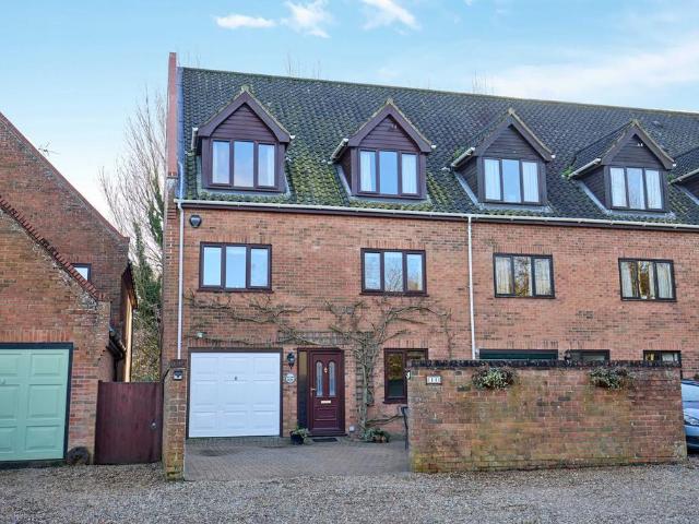 5 bedroom townhouse for sale