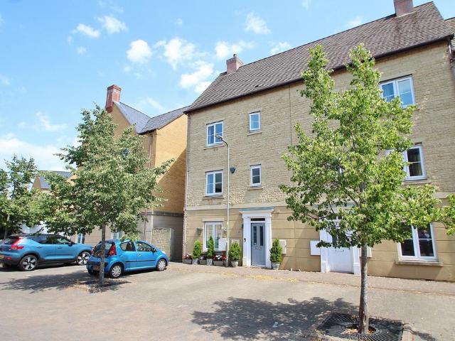 5 bedroom townhouse for sale
